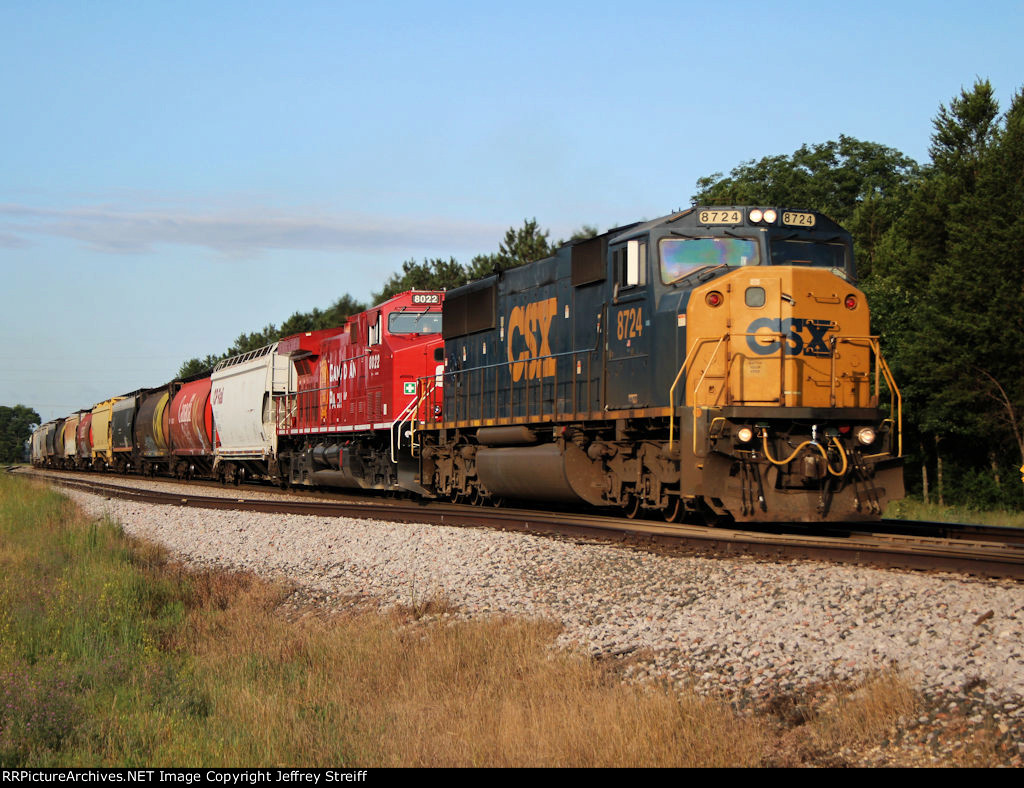 CSXT 8724